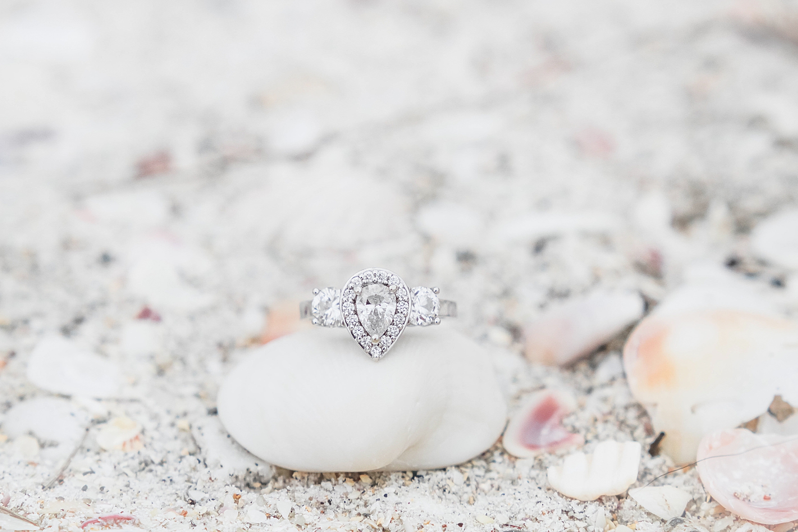 Alexis & AJ | North Jetty Park Engagement | deannagracephotography.com
